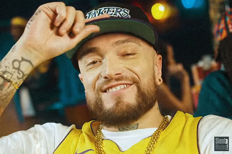 Guè Pequeno è presente in Margiela, singolo dell'album di AriBeatz