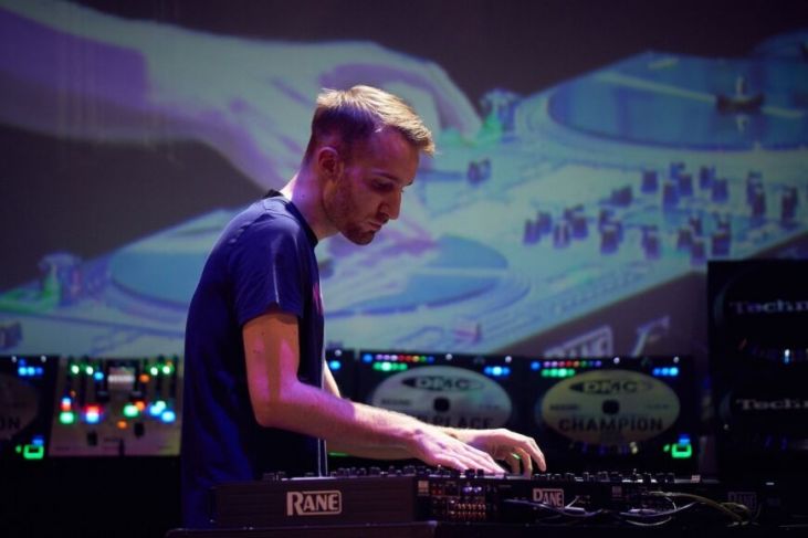 Dj Bront entra in Alien Army e pubblica il singolo Top Of The World