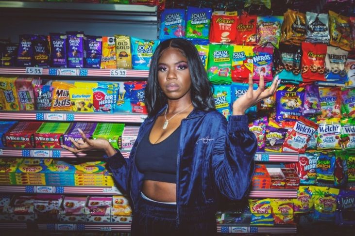 Enny debutta con l'EP Under 25